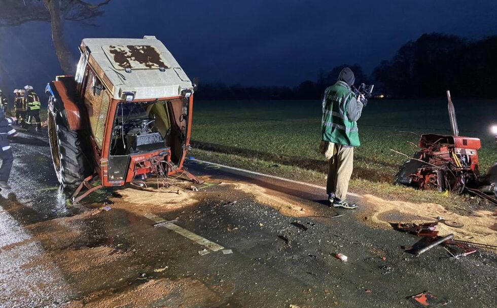 LKW-Fahrer nach Verkehrsunfall schwer eingeklemmt | Kreisfeuerwehr Osnabrück